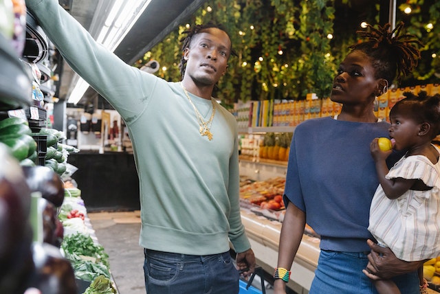 To be a great retail merchandiser educate the buyer | Lend Me Your Ears